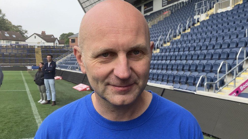 Rob Burrow and Kevin Sinfield inspire 100km charity walk - BBC News