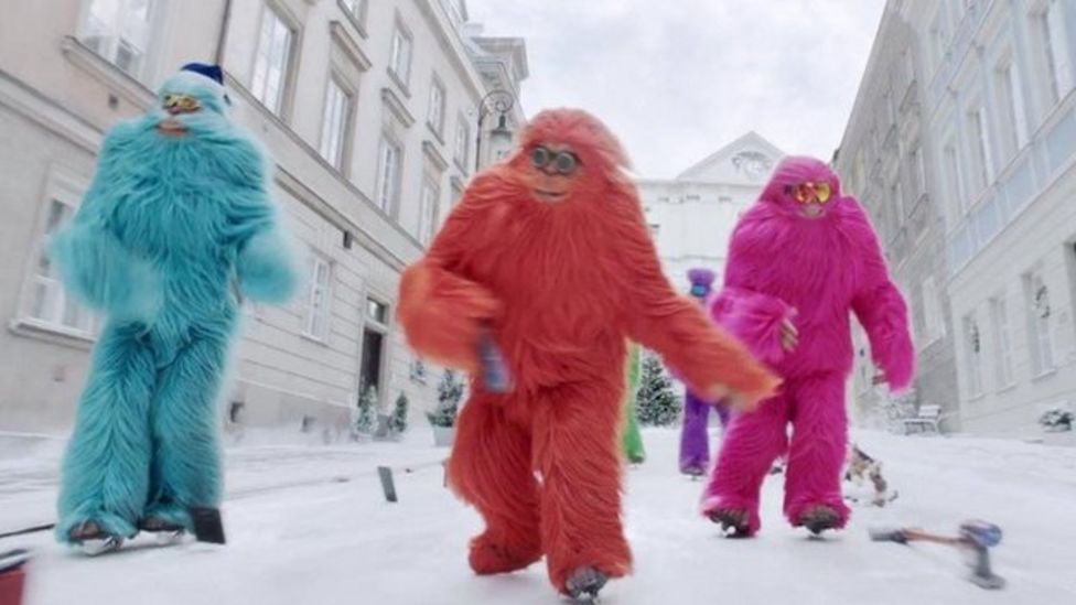 The Christmas 2016 advertising battle begins - BBC News