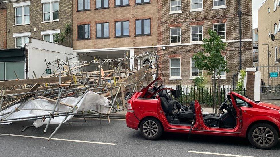 Woman hurt in Hackney as wind blows scaffolding on car - BBC News