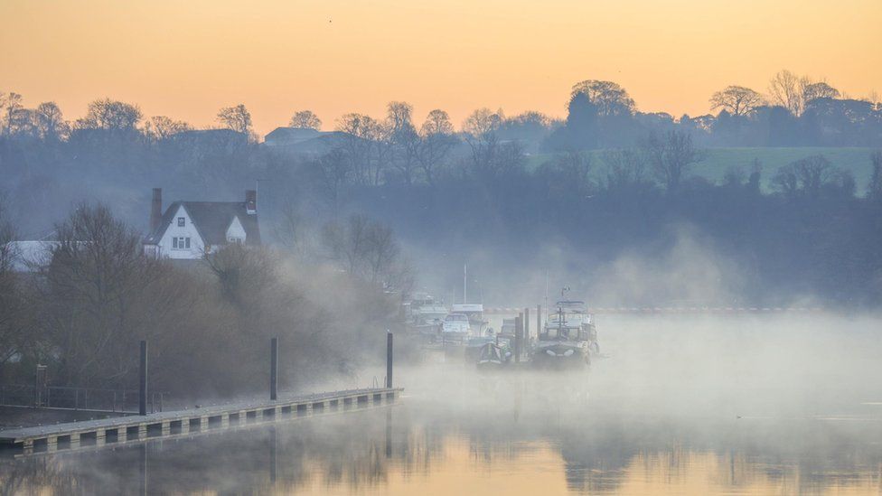 Mist and frost at dawn - BBC Weather