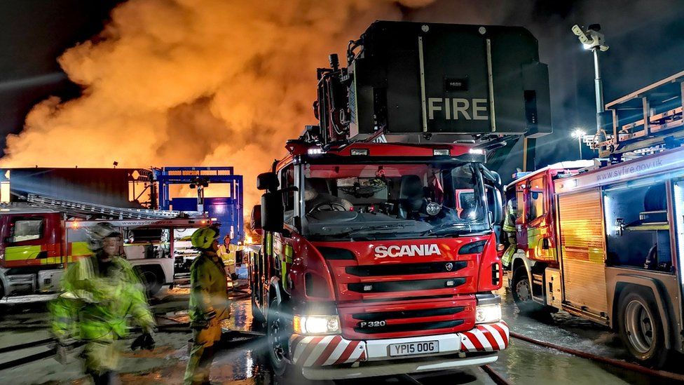 Fire crews remain at Doncaster waste site blaze - BBC News