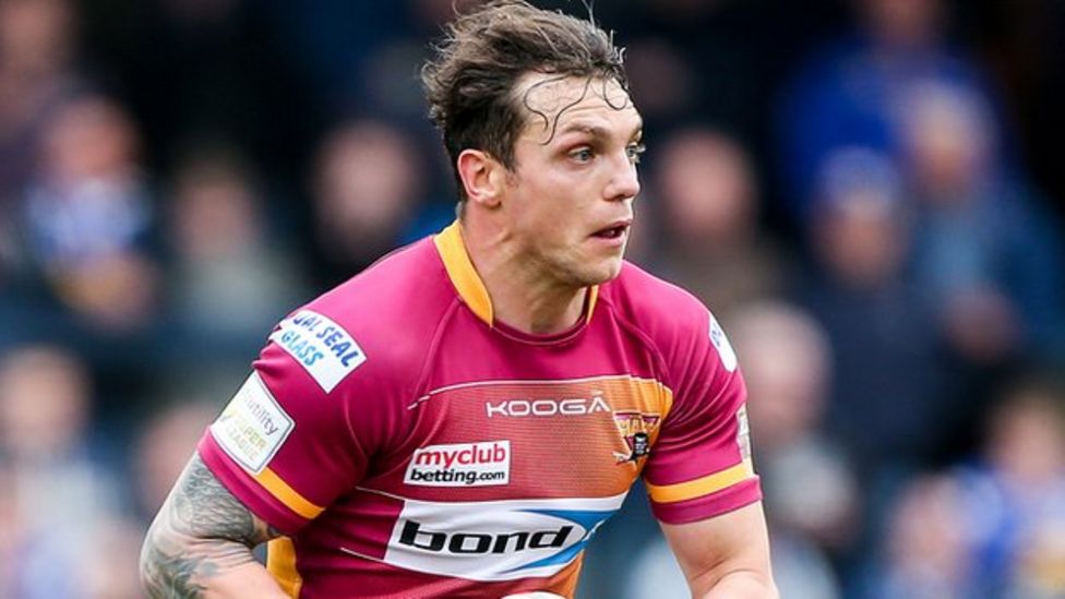 Oliver Holmes: Castleford Tigers forward signs new deal - BBC Sport