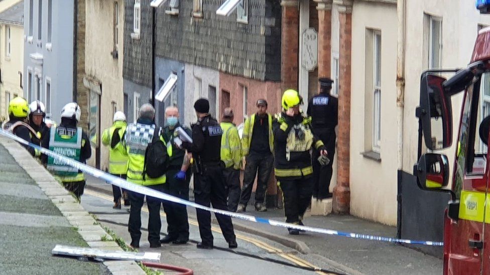 'Underground explosions' in Kingsbridge as homes evacuated - BBC News