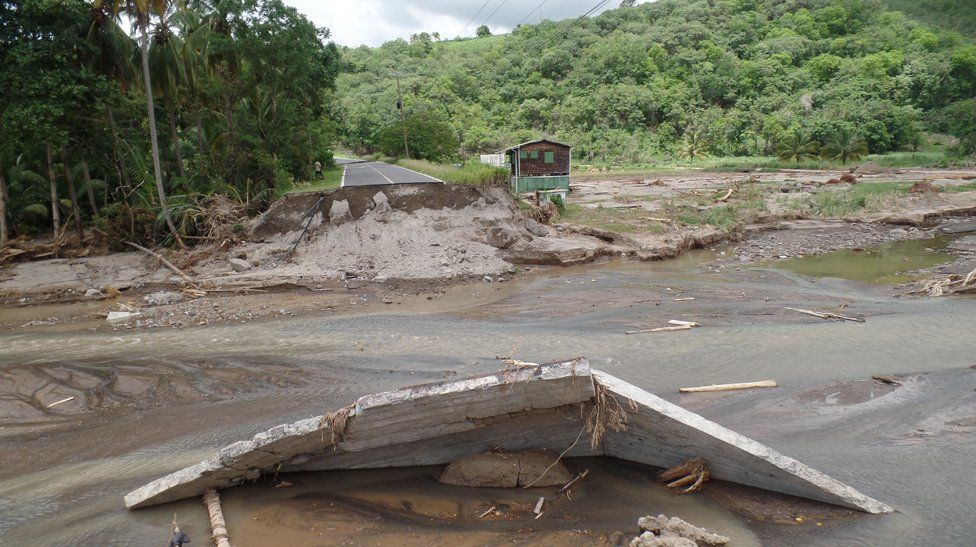 In pictures: Dominica rebuilds after Storm Erika - BBC News