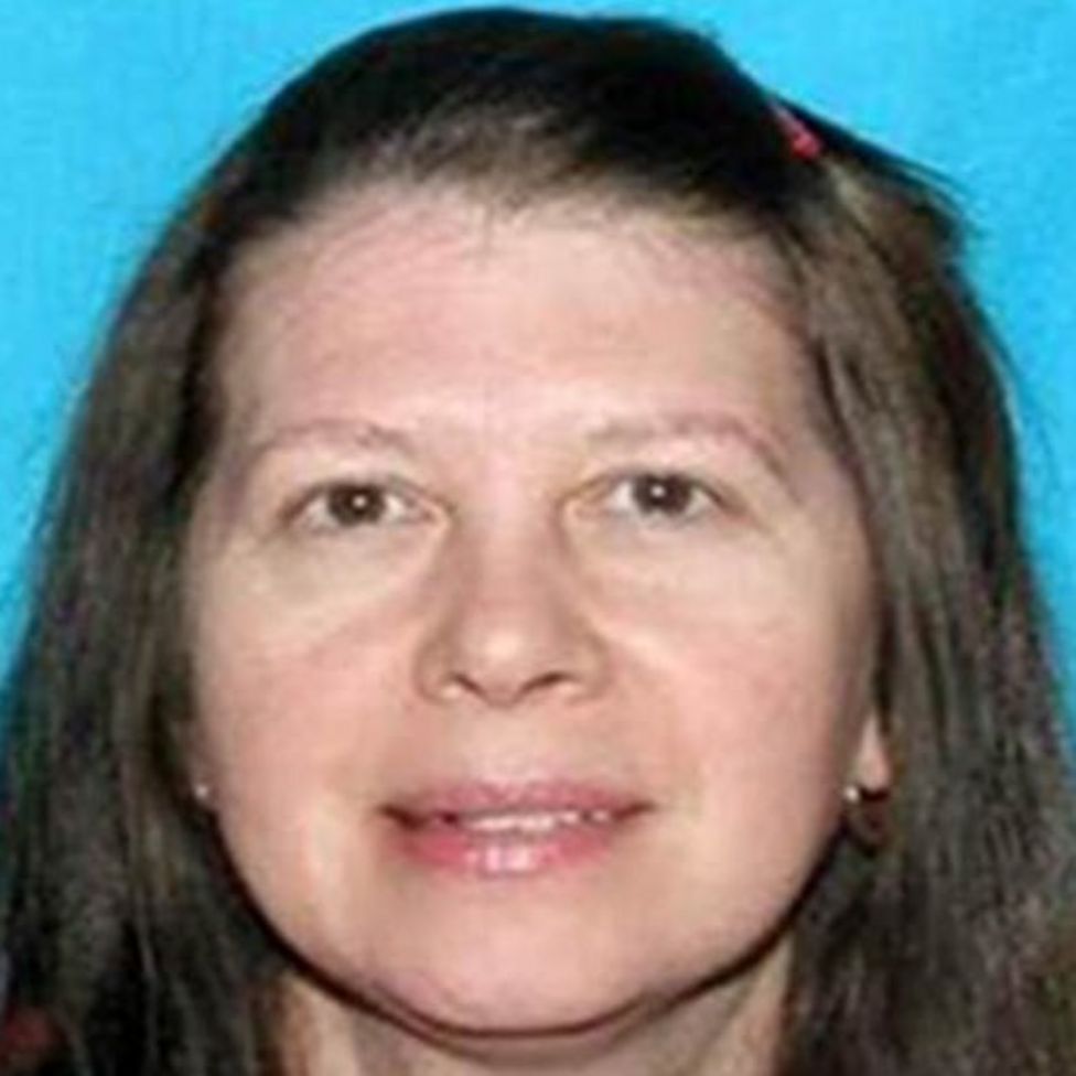 US 'killer clown' case: Woman is arrested for 1990 murder - BBC News