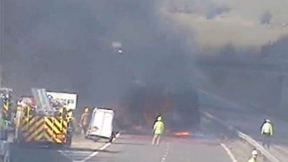 Huge blaze after lorry crash in Fife closes A92 - BBC News
