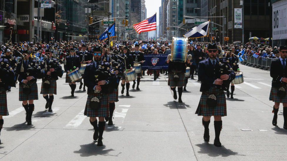 New York Tartan Day parade: What is it? - BBC Newsround