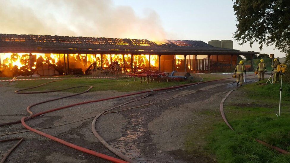 'Large fire' in hay barn near Cranborne - BBC News