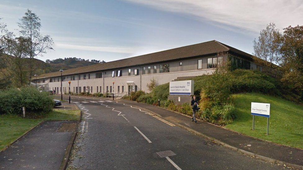 Diver dies after being pulled from sea near Oban - BBC News