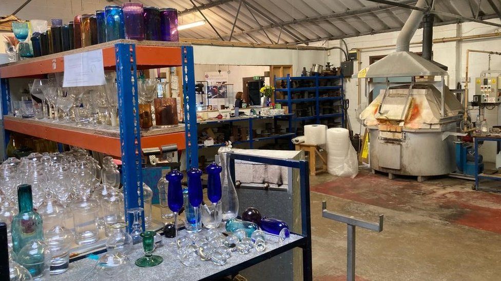 Cost of living: Glassblowers counting cost of rising energy bills - BBC ...