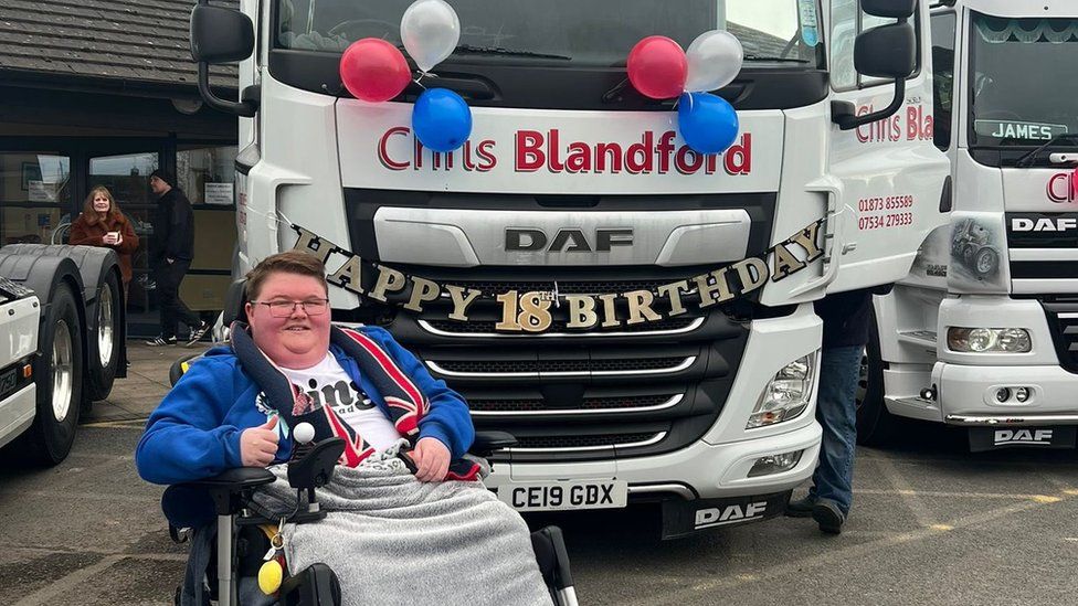 Muscular dystrophy: Bartestree teen gets lorry show for birthday - BBC News
