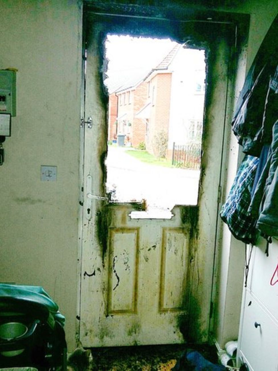 Leicestershire family escape suspected arson attack - BBC News