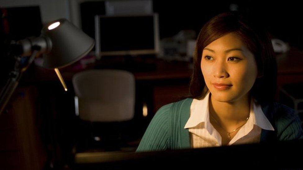 Night shift worker numbers in Wales 'up 29% in five years' - BBC News