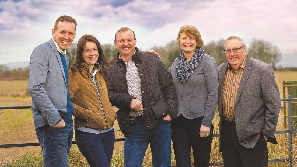 Weak sterling: Winners and losers on both sides of Irish border - BBC News