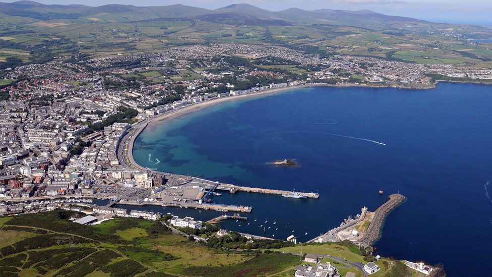 Douglas sea wall reinforcement plans submitted - BBC News