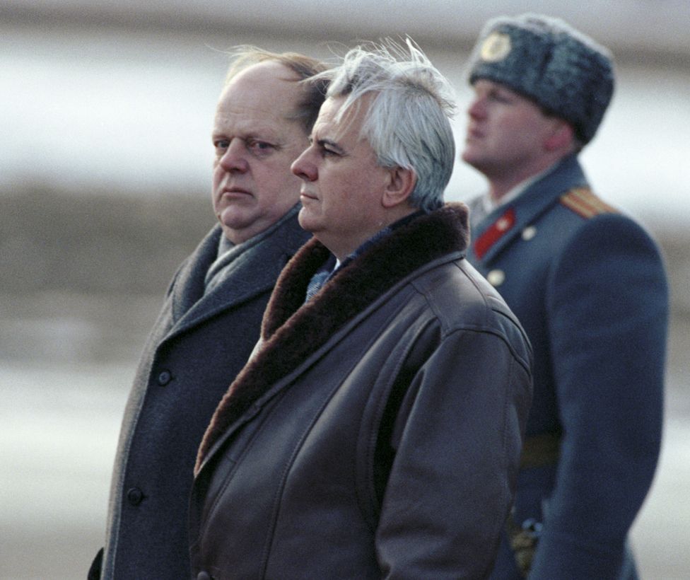 How three men signed the USSR's death warrant - BBC News
