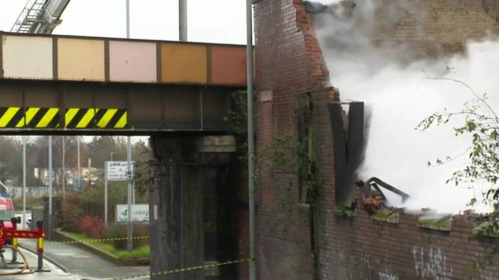 Wolverhampton railway reopens after major fire at factories - BBC News