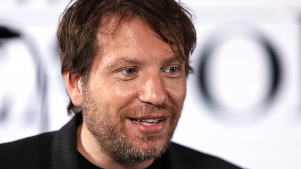 Star Wars filmmaker gets freedom of Nuneaton - BBC News