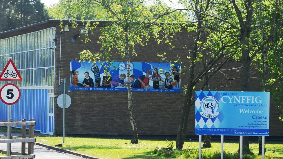 Driver reprimanded for Bridgend pupils' Greggs bakery run - BBC News