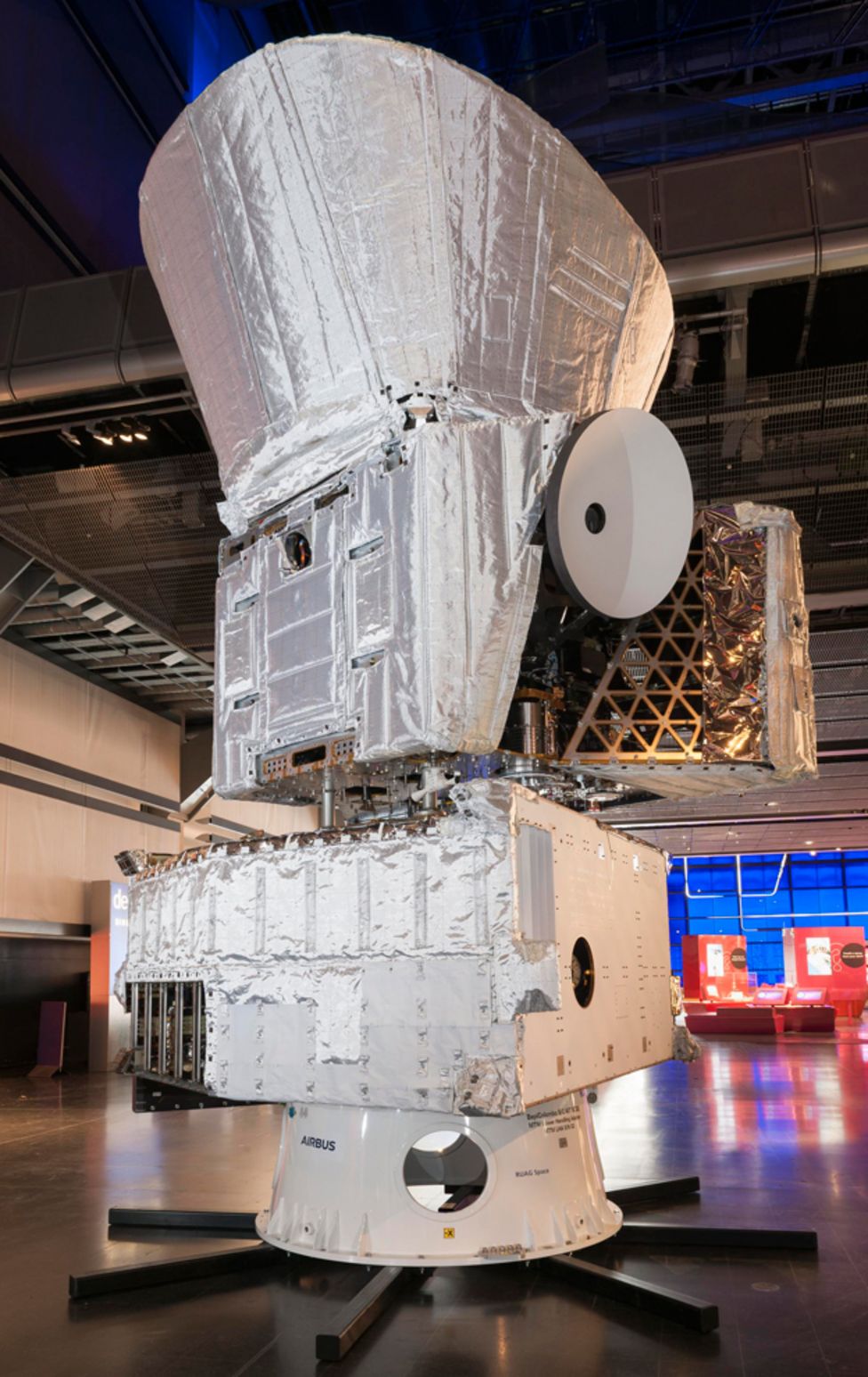 Copy of BepiColombo Mercury mission goes on display - BBC News