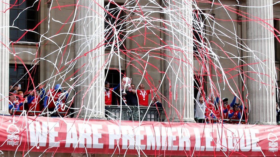 Forest fans celebrate promotion in Nottingham city centre - BBC News