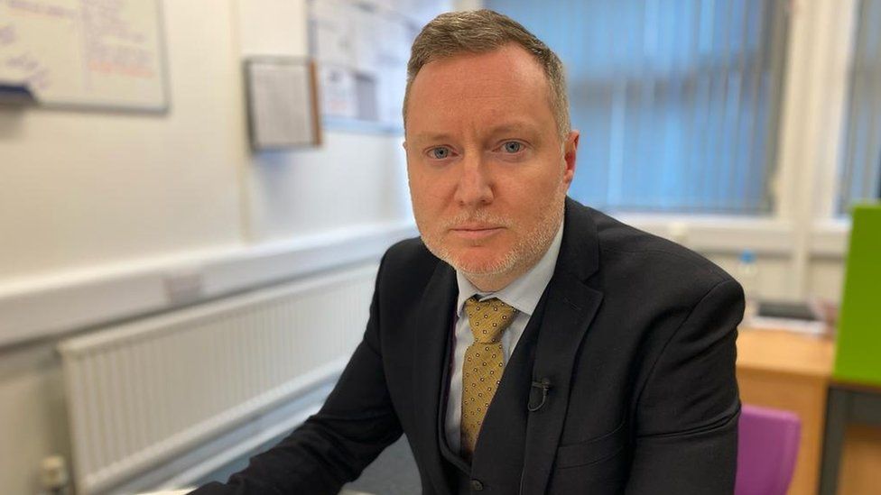 Bristol parents take unpaid leave due to teacher strikes - BBC News