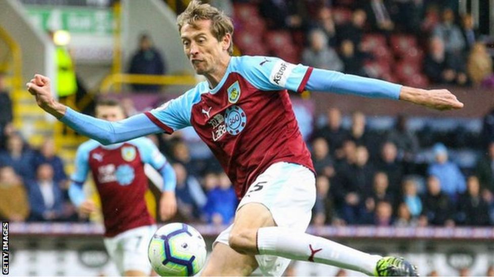 Peter Crouch: Burnley to hold talks with out-of-contract striker - BBC ...