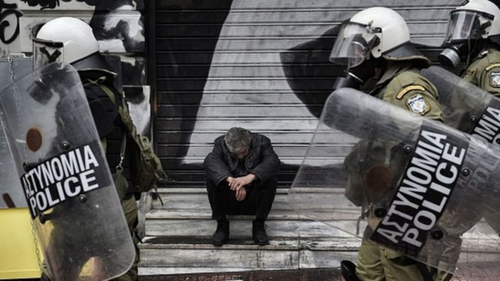 IMF warns of financial stability risks - BBC News