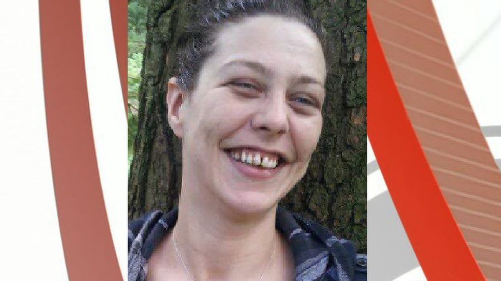 Charlene Walker stabbed to death over 'missing £21' - BBC News