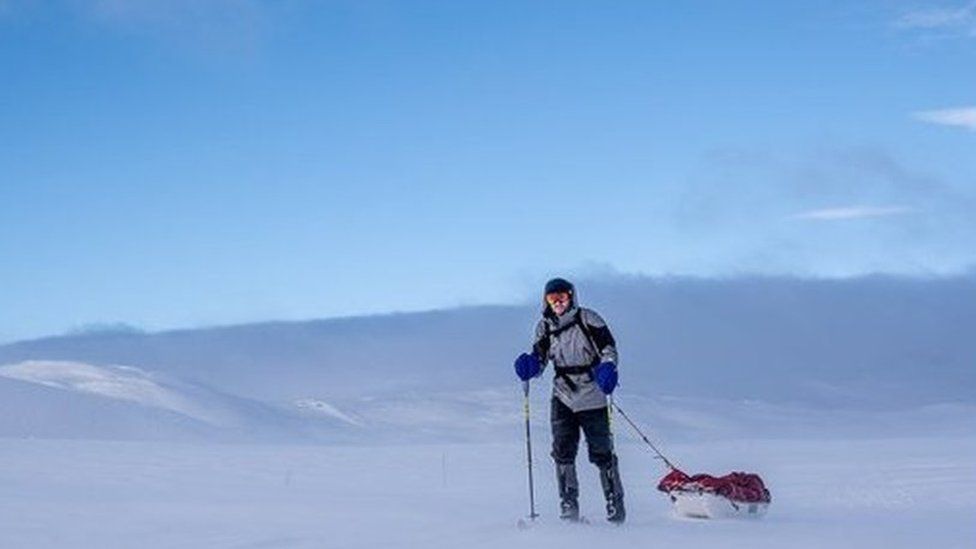 Hurstpierpoint man drags rocking horse to South Pole for charity - BBC News