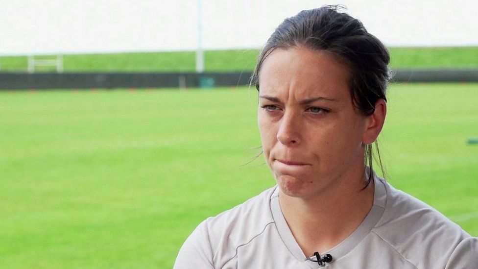 Seibiant iechyd meddwl o'r byd rygbi i Harri Morgan - BBC Cymru Fyw