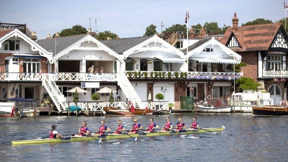 Henley Royal Regatta 2018 in pictures on first day - BBC News
