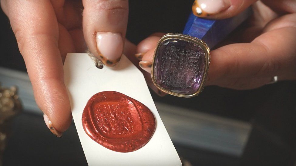 Sir Walter Scott seal sells at auction - BBC News