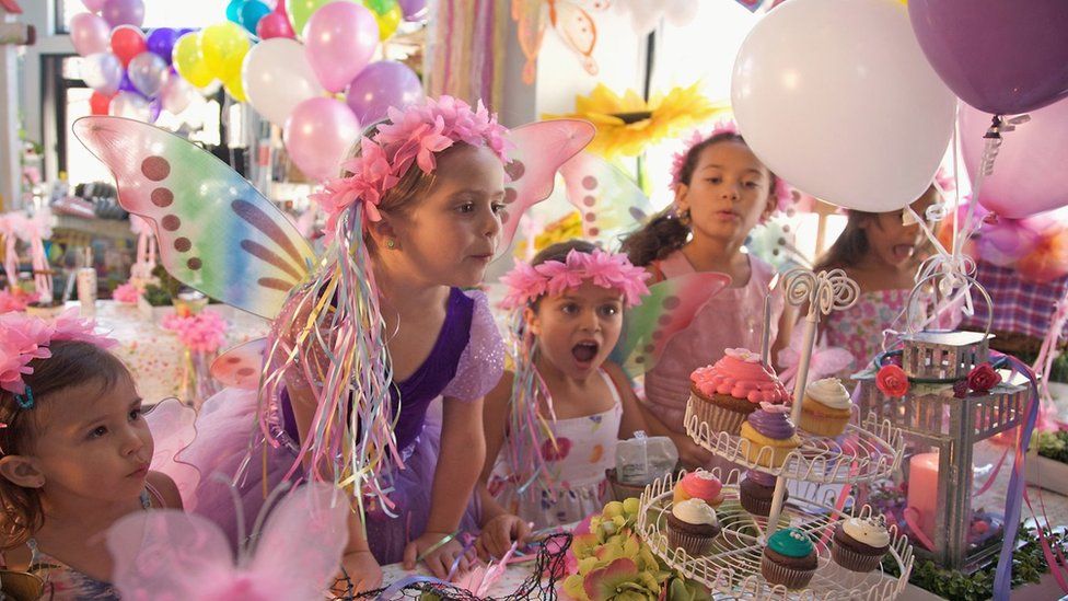Children's parties: Can we help rid childhood of cheap plastic? - BBC News
