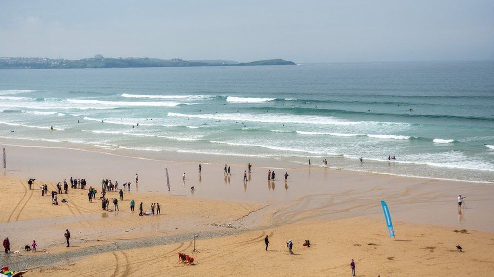 Devon surfing family of four in medals sweep - BBC News