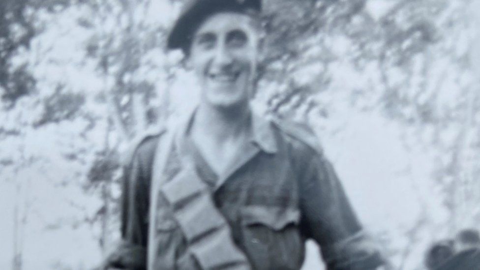 Veteran Jeffrey Long, 91, completes 40-mile charity walking challenge ...