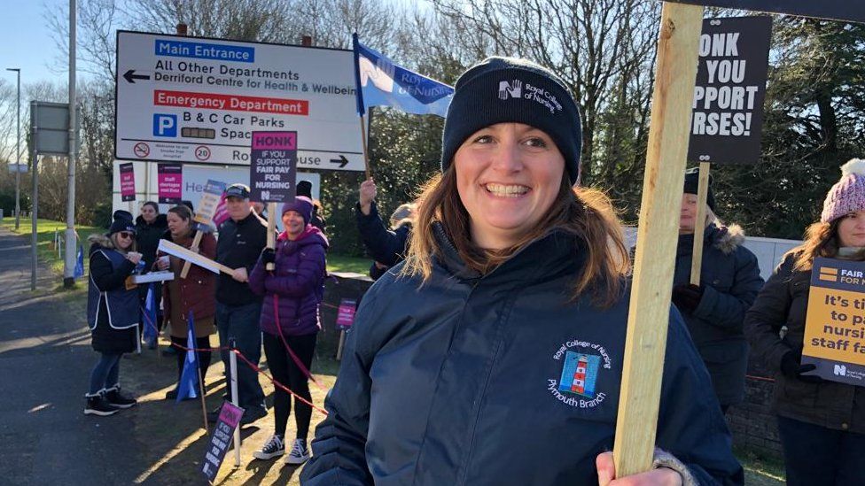 Nurses in Devon and Cornwall join national strike again - BBC News