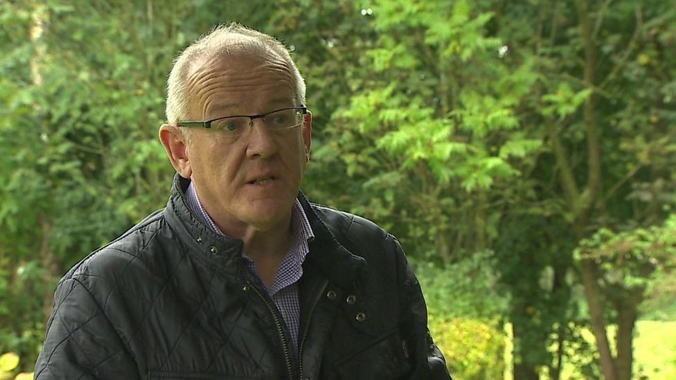 Rhieni di-Gymraeg 'angen cymorth' gydag addysg plant - BBC Cymru Fyw