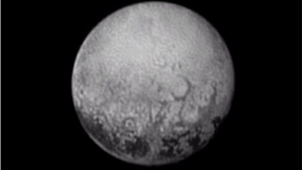 New Horizons: Images reveal ice mountains on Pluto - BBC News