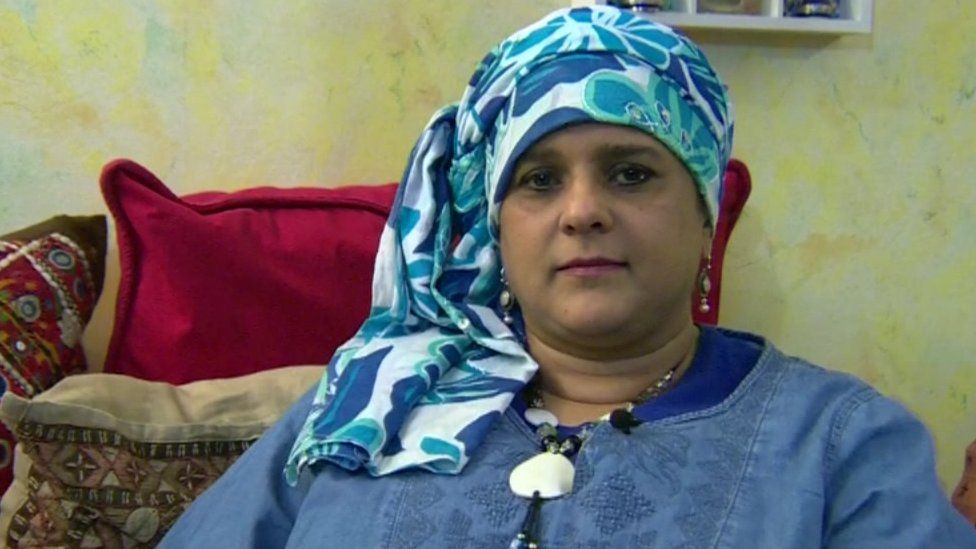 How much of a problem is speaking English for some Muslim women? - BBC News