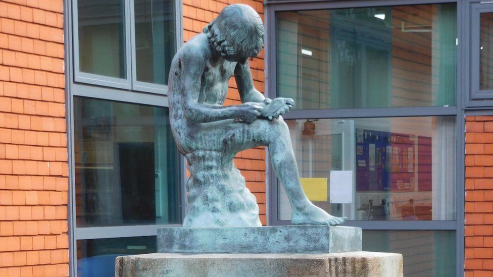 'What I learnt touring my home town of Loughborough' - BBC News