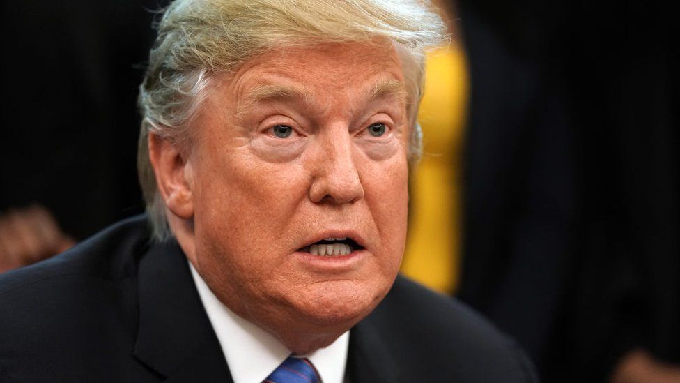 US Fed defies Trump and holds interest rates - BBC News