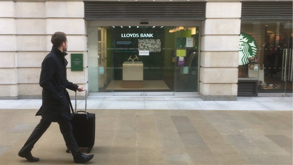 Lloyds Bank to shrink hundreds of branches in size - BBC News