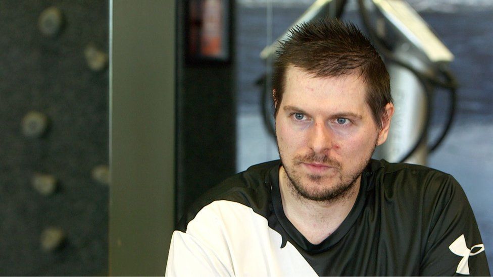 Coronavirus: Covid-19 survivors meet for exercise and support - BBC News