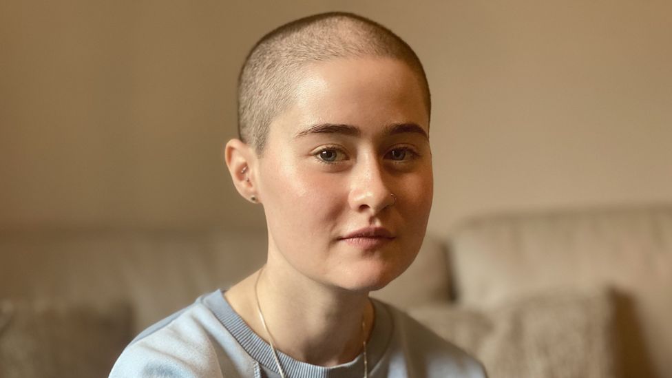 Dating with cancer: ‘It was the first thing people noticed' - BBC News