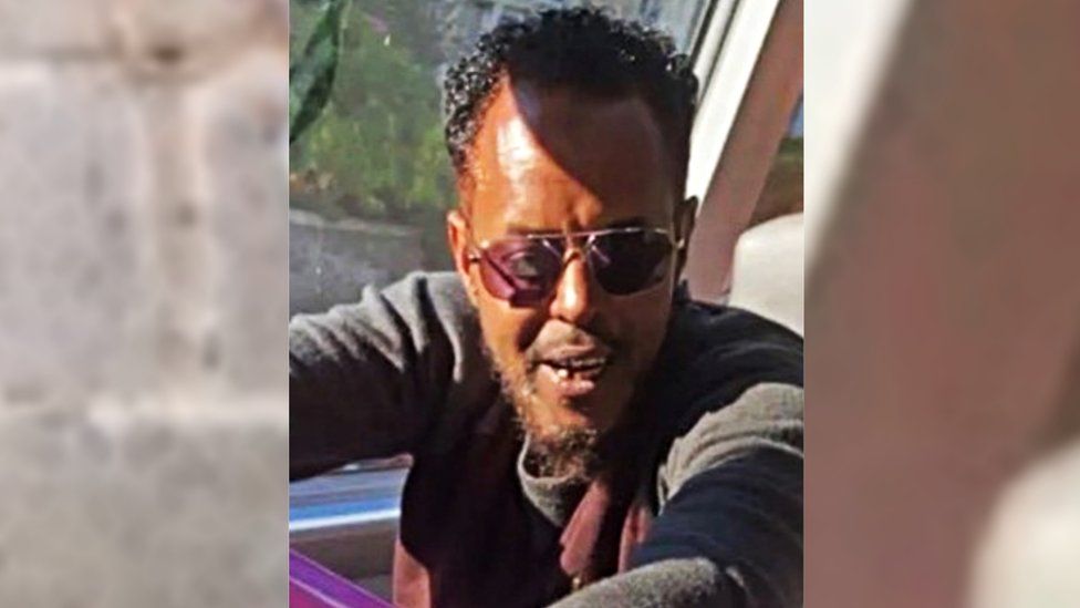 Bristol police want to trace man after girls sexually assaulted on bus - BBC News