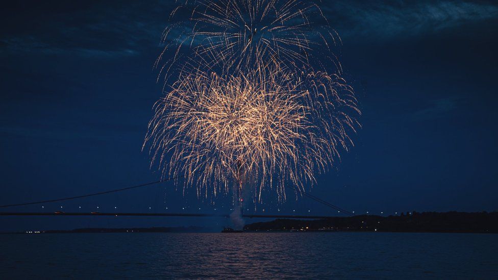 Platinum Jubilee: Humber flotilla sees 70 vessels sail down river - BBC ...