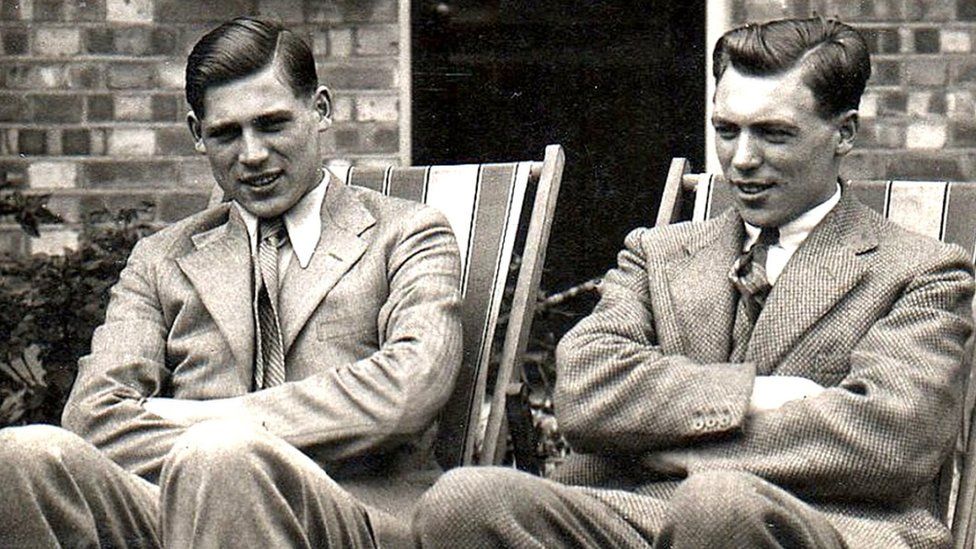 The famed painters who vanished into obscurity - BBC News