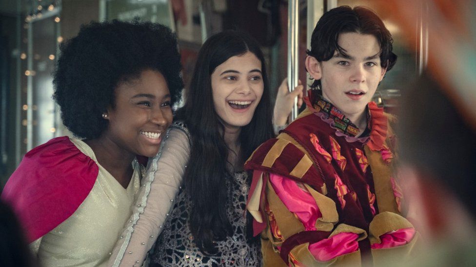 The Last Bus: We want your questions for the cast - BBC Newsround