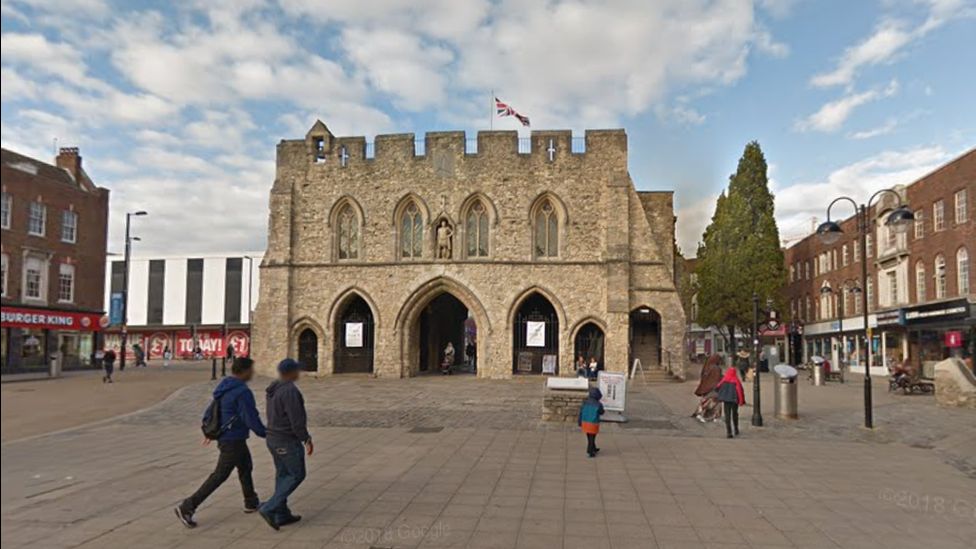 Southampton reviews car costs to lift 'precarious' finances - BBC News